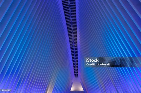 추상적 인 디자인 푸른 구조 추상적 인 모양과 선 배경 추상 미술 구조 배경입니다 줄무늬가 있는 기하학적 구조 배경 기하학적 줄무늬 추상 패턴 배경 0명에 대한 스톡 사진