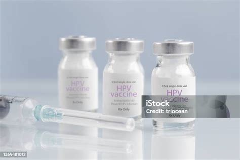 Hpv 백신 예방 접종 예방 접종 인간의 유두종 바이러스의 특정 유형에 의해 감염을 방지 하는 치료 의료 및 의료 개념 Hpv