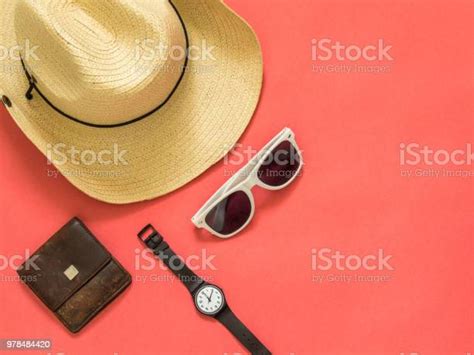 텍스트에 대 한 빈 공간을 가진 분홍색 배경에 평평 하다 여행자 액세서리 상위 뷰 여행 또는 휴가 개념 여름 배경입니다 0명에 대한 스톡 사진 및 기타 이미지 Istock