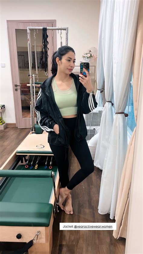 Tyas Mirasihs Feet