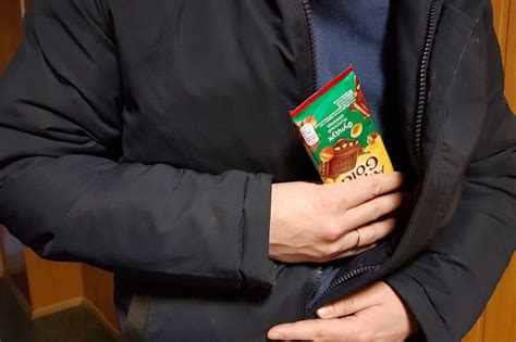 Улан удэнец пытался украсть из магазина 8 шоколадок