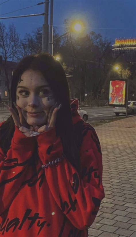 Даша дошик Знаменитости Девочка Красное платье