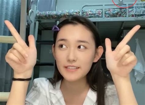 大学女生照片自拍 图库 五毛网
