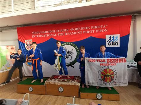 Три бронзени медали за младите џудисти на прилепскиот Џудо Клуб Сеишин од Пирот ФОТО Маркукуле