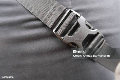 검은색 플라스틱 벨트 클립 버클 패스텍스 가방 또는 배낭 스트랩의 길이 조절기 파라코드 팔찌용 패스너 0명에 대한 스톡 사진 및 기타 이미지 Istock