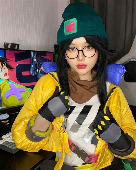 《无畏契约》：来自越南女coser的一系列 游戏特工”cosplay 哔哩哔哩