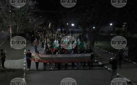 Стотици се включиха във факелно шествие поклонение в памет на Васил Левски в Стралджа Утро