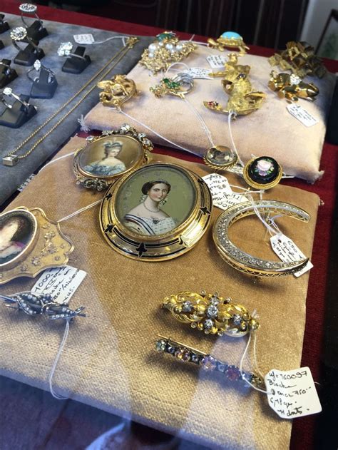 Bijoux Anciens à Découvrir Dans Notre Boutique Rue De Rivoli Jewels
