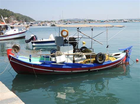 무료 이미지 바다 연안 차량 만 항구 물고기 기선 낚시 배 주유 그리스 센터 역사 대지 올림피아 상대 작은 보트 선박 정박 낚시 트롤 어선