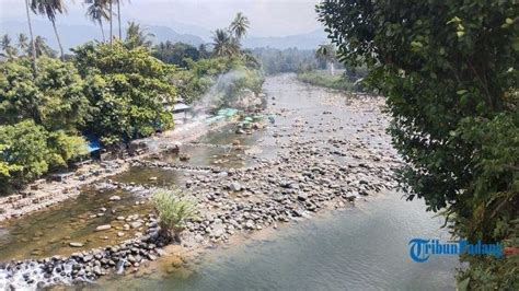 Pemandian Lubuk Minturun Padang Wisata Air Pilihan Saat Akhir Pekan Bisa Main Bareng Ikan