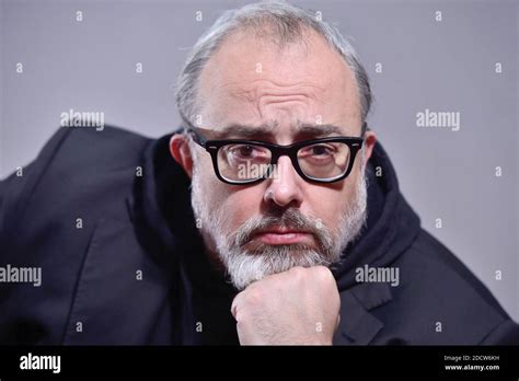 Alex De La Iglesia Pose Lors Du 25e Festival Du Film Fantastique De Gerardmer A Gerardmer