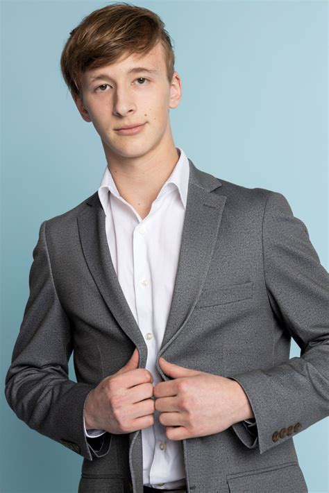 Ethan D New View Modeling