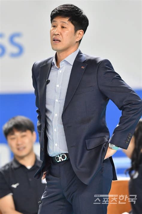 [v리그 Ch] ‘패장 김종민 감독 “리시브가 흔들렸다 마지막까지 포기하지 않을 것”