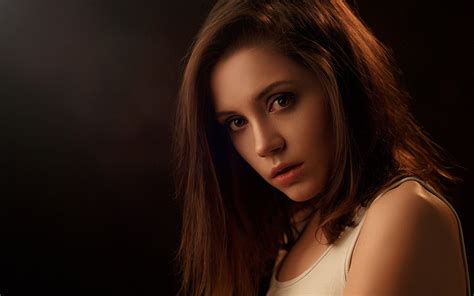 배경 화면 얼굴 여자들 초상화 긴 머리 사진술 가수 흑발 제니아 코 코레 바 유행 사람 피부 수퍼 모델 소녀 아름다움 눈 레이디 어둠 헤어