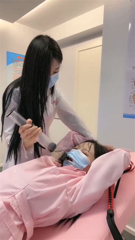 杭州女s时安 On Twitter 第一次和小母🐶拍剧情，又把她玩哭了 哈哈哈哈哈哈哈 做我的母🐶，我开心就好 绑在床上，让你不能动 把圣水装在针筒里，你不是不张嘴吗？ 那我就一点点打进你