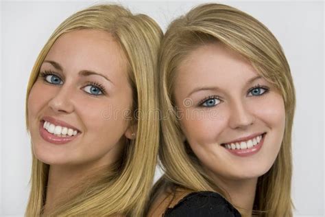 Ojos Hermosos Y Sonrisas Foto De Archivo Imagen De Retrato 6964704