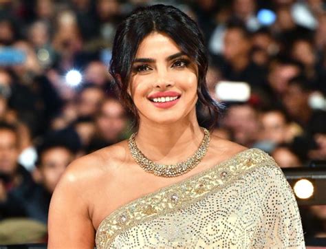 Priyanka Chopra Was Dancing Wearing A Sari Without A Blouse The Pallu