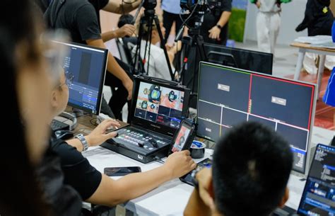 How To Live Stream On Computer And Phone Easily