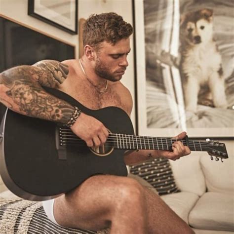 Gus Kenworthy Shirtless