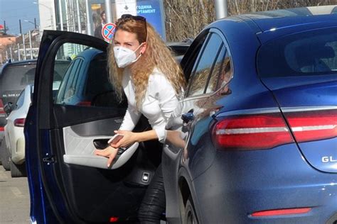 Деси Плевнелиева за хванатите апаши заподозрени за откраднатия й джип Дано крадците си получат