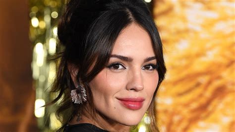 Eiza González Impresiona Con Vestido De Escote Corazón Y Sandalias De