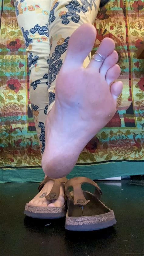 Italian Feet R Bigfeetgirls