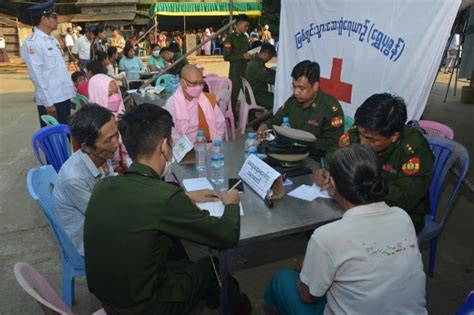 တပ်မတော်မြစ်တွင်းသွား ဆေးရုံရေယာဉ်ရွှေပုဇွန်နှင့် မြစ်ရေယာဉ်စကု