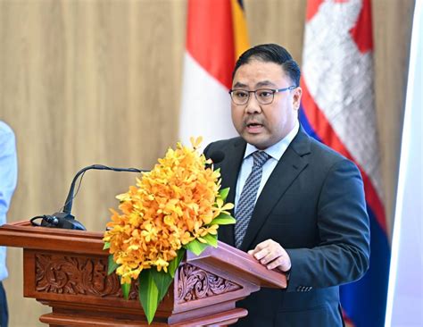 H E Say Sam Al Deputy Prime Minister Minister Of Land Management Urban Planning And