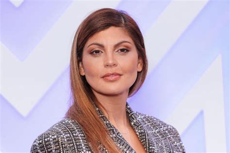 A N En Finit Pas Nawell Madani Son Mari Toujours Autant Courtis Dans Son Dos Public