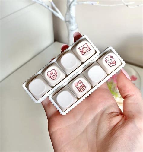 Desktop Mechanical Keyboard Fidget Toy Key Sensory Toy With Custom Creamy Switches Pink