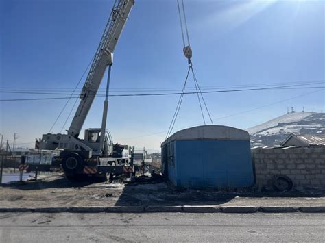 Нийтийн эзэмшлийн талбайд барьсан гарааш хашлагуудыг буулгаж байна Isee Mn