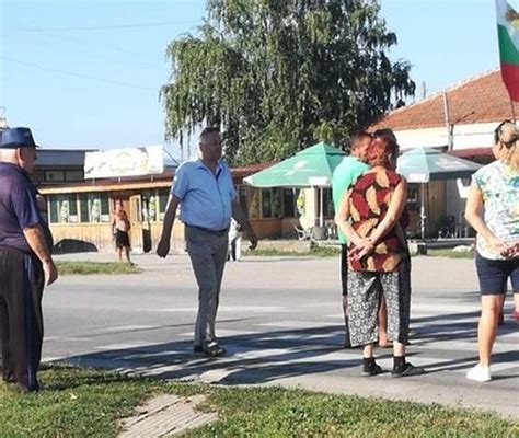 СИГНАЛ ДО ПИК БСП се включи в пуча срещу правителството в Сливен социалисти протестират редом