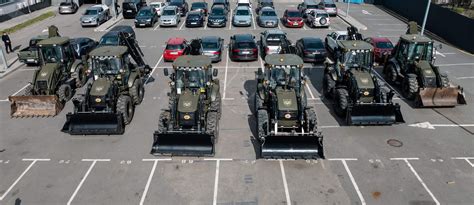 На Сумщині будівельники фортифікацій отримали екскаватори від Порошенка