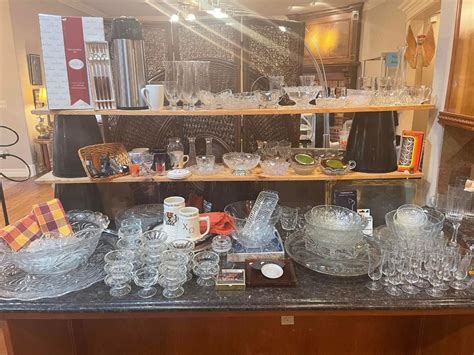 Lot 14 More Glassware