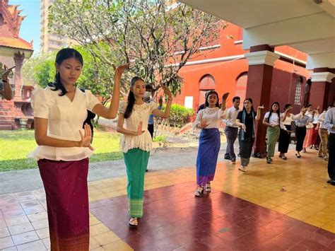 សាកលវិទ្យាល័យភូមិន្ទវិចិត្រសិល្បៈ«បើកថ្នាក់បង្រៀនរាំដោយឥតគិតថ្លៃ សុីសុីថាមស៍