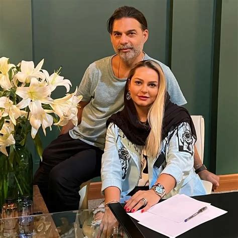 پیمان معادی بازیگر همراه با خواهرش در پشت صحنه سریال افعی تهران عکس