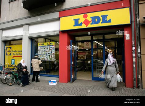 Lidl Supermarkt In Berlin Deutschland Stockfotografie Alamy