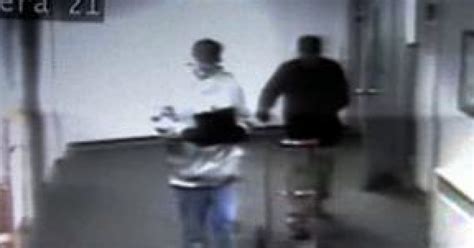 현금지급기 통째로 훔친 간 큰 도둑