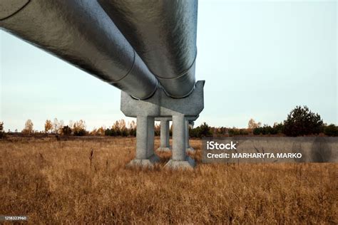 현장에서 거리에 파이프 라인 파이프를 통해 석유와 가스의 운송 기술 정치 원자재 경제학 공간을 복사합니다 혼합 미디어 사막에 대한 스톡 사진 및 기타 이미지 Istock