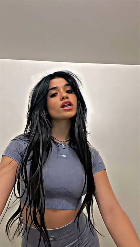 Pin En Nessa Barrett