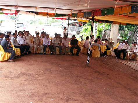 នាយ ឧត្ដមសេនីយ៍ គន់ គី ម ដឹកនាំ ប្រតិភូ គោរព វិ ញ្ញា ក្ខ ន្ធ លោកស្រី ឌិ ត ខ្ល យ សុ ផា នី