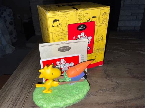 Hallmarkpeanutsgalleryplantagardenfigurinewoodstocksnoopy1e
