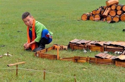 Монголын уламжлалт тоглоом наадгай Home