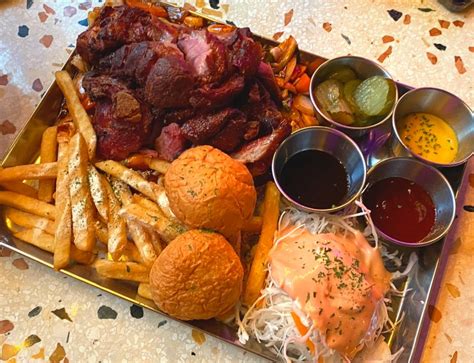 신촌역술집 안주가 푸짐한 수지상회 신촌점 수코바숯불치킨 수지학센플래터 네이버 블로그