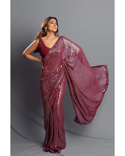 Shriya Saran Is A Sight For Sore Eyes In Vibrant Yellow Saree With