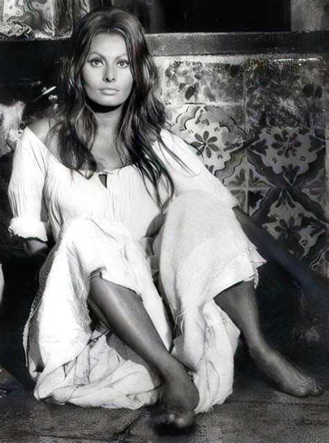 Sophia Loren On The Set Of More Than A Miracle Sofia Loren Hollywood Actresses Real