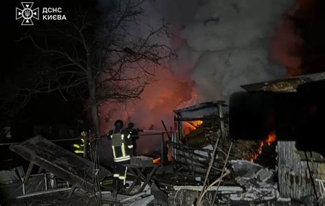 Ворожі дрони спричинили пожежі у трьох районах Києва ДСНС опублікувала