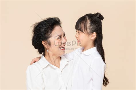 할머니와 손녀 사진 무료 다운로드 Lovepik
