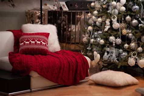 Как украсить дом на Новый год 2025 идеи с фото тренды цвета стол аксессуары Люди Из жизни