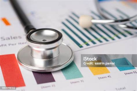 차트 및 그래프 논문 금융 계정 통계 투자 분석 연구 데이터 경제 및 비즈니스 회사 개념에 대한 청진기 0명에 대한 스톡 사진 및 기타 이미지 Istock